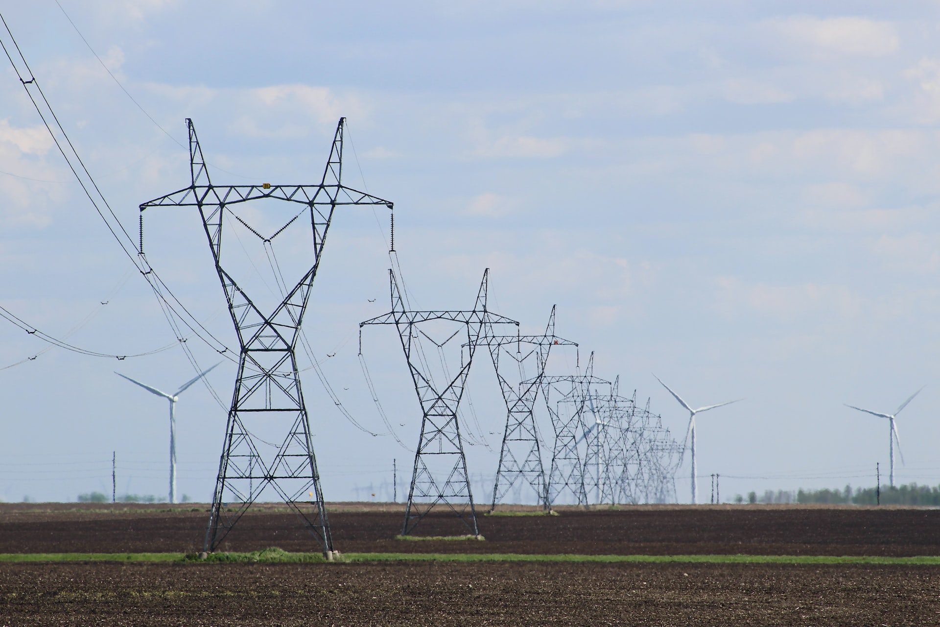 Can We Build a More Resilient Electrical Grid? - Kris-Tech Wire